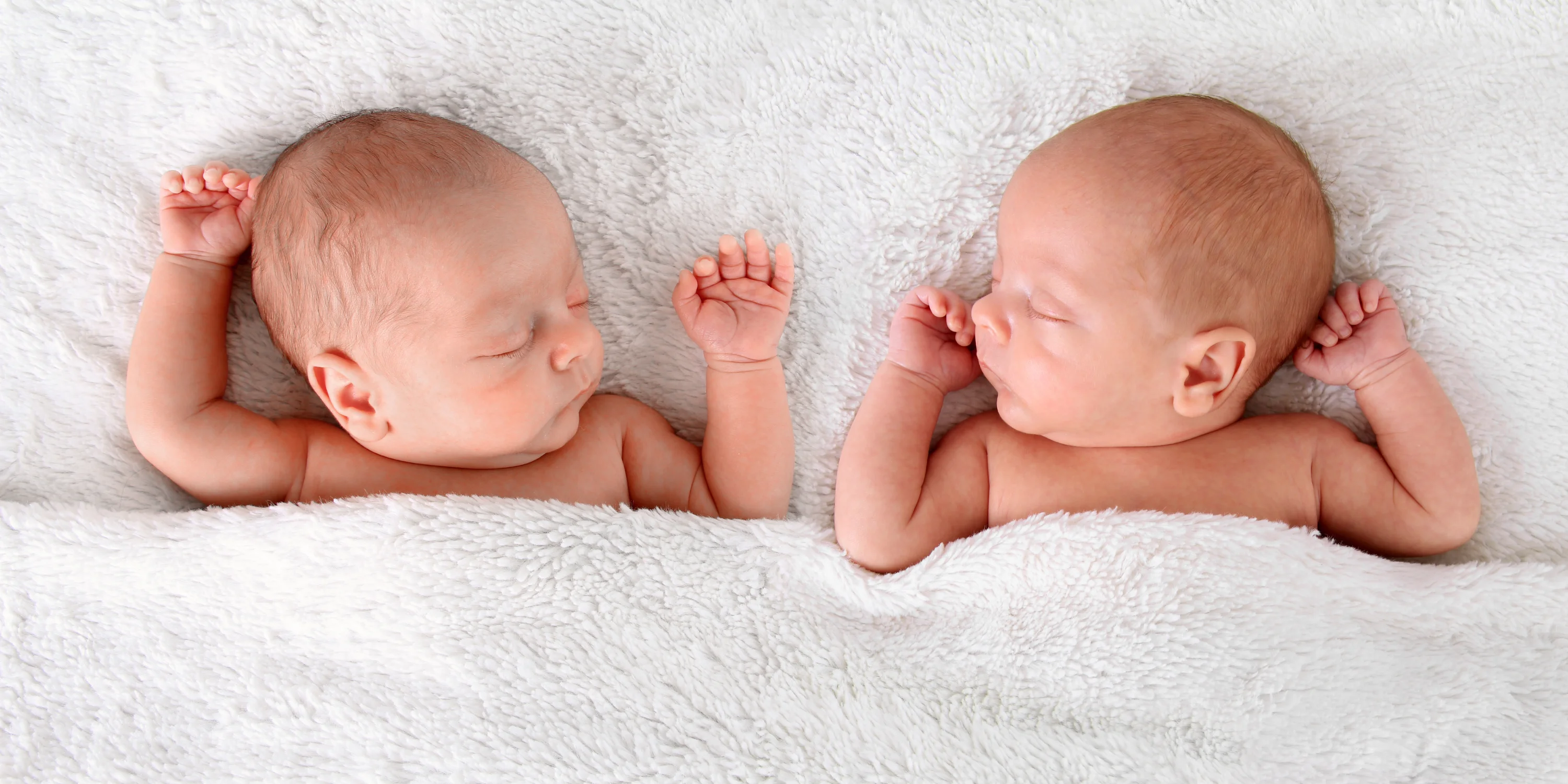Identical Twins and DNA: Are Their Genes 100% the Same? | Blog | AssureDNA